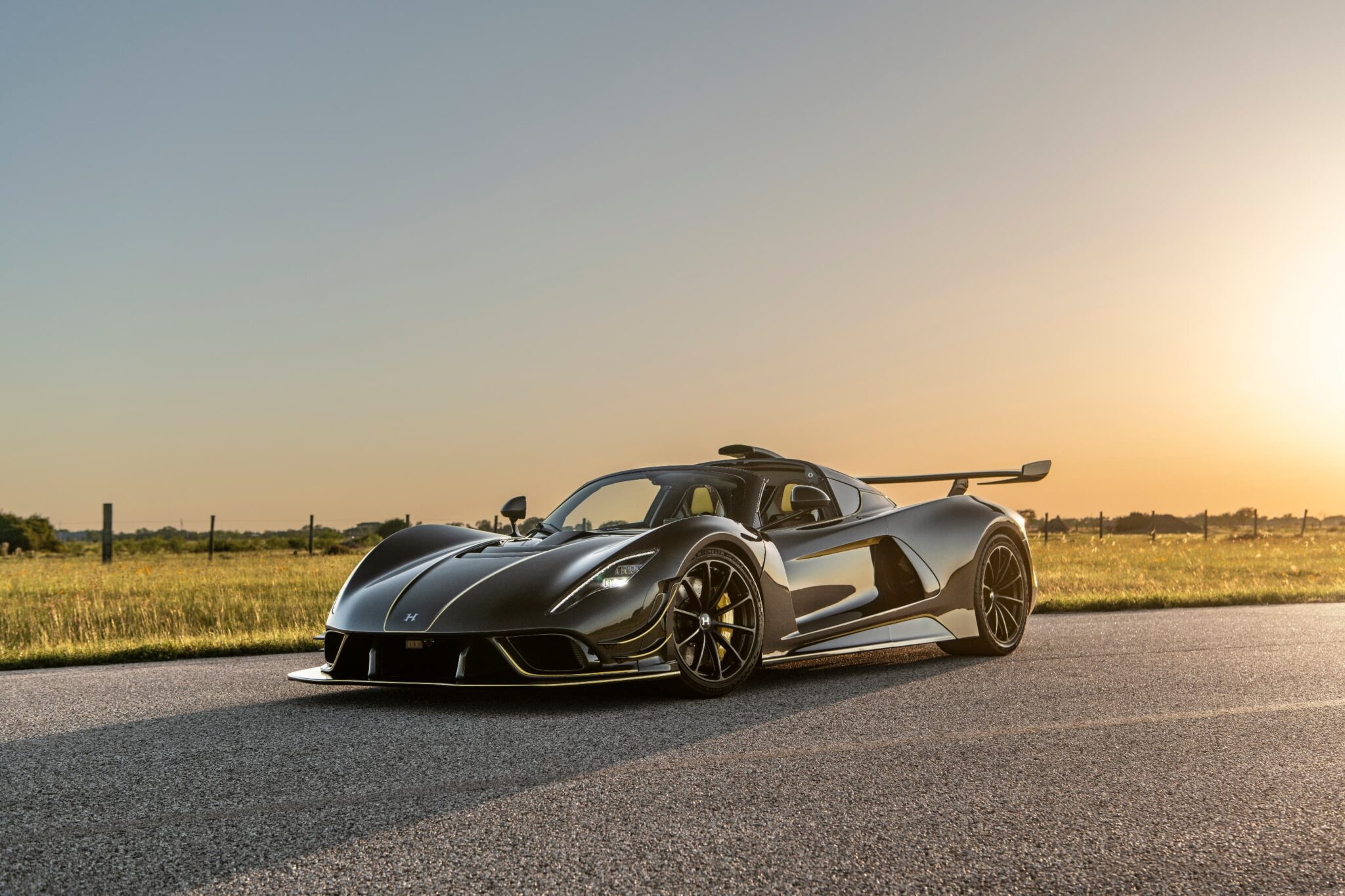 Hennessey Reveals Stunning Venom F5 'Revolution Roadster' Hypercar in ...