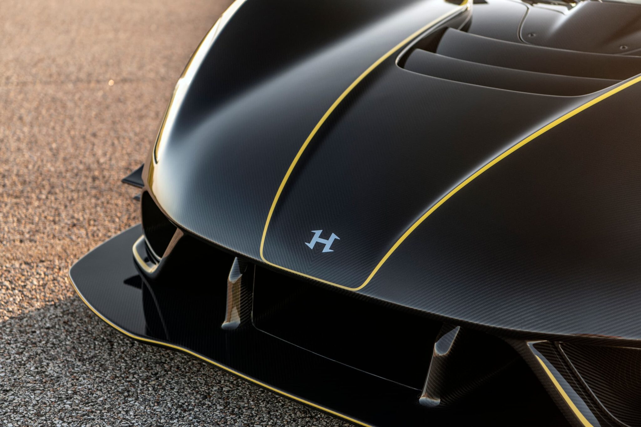 Hennessey Reveals Stunning Venom F5 'Revolution Roadster' Hypercar in ...