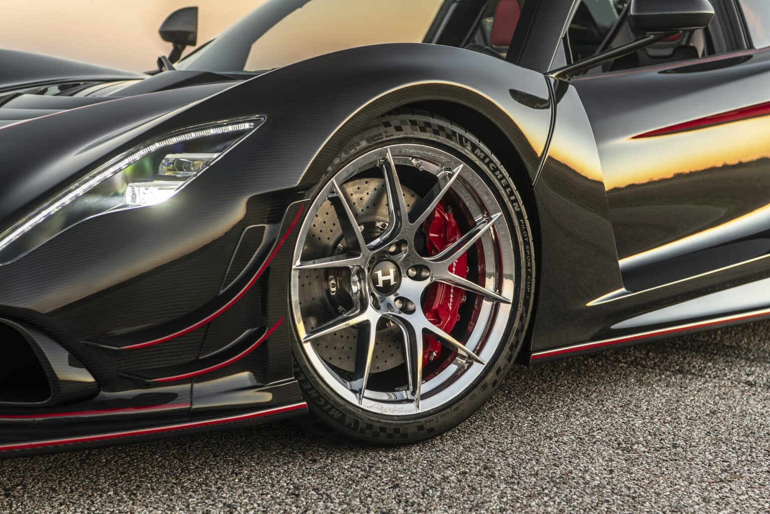 Carbon Fiber Perfection | Venom F5 Revolution Roadster | Carbon Series ...